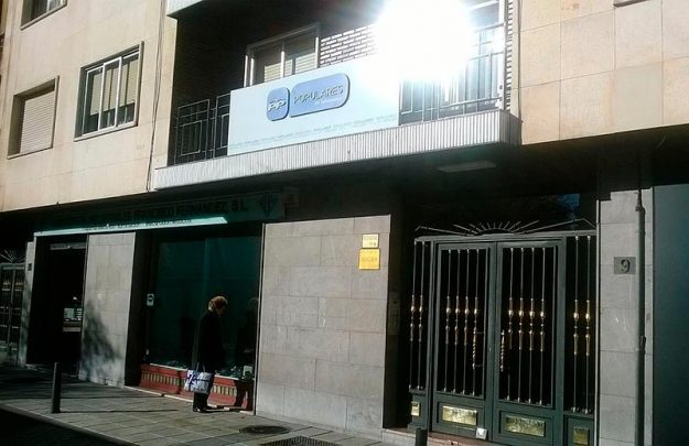 El nuevo cartel del PP oculta las siglas