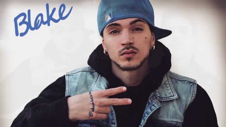 El rapero salmantino interpreta varios temas y firma discos este sábado ...