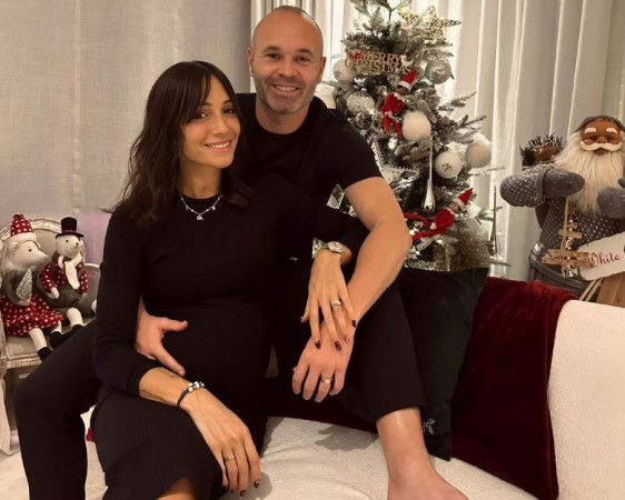 Iniesta da la bienvenida a su quinta hija