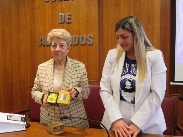Araceli Mangas recibe el premio Beatriz Galindo