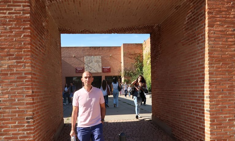 Raúl Rivas cuenta la historia jamás contada entre los microbios y el ...