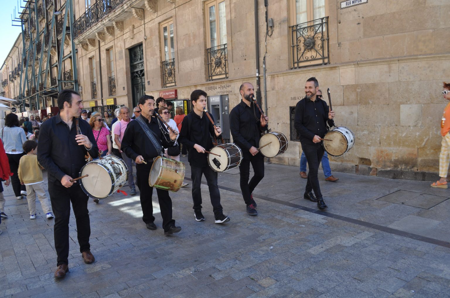 Fotogalería del desfile de tamborileros